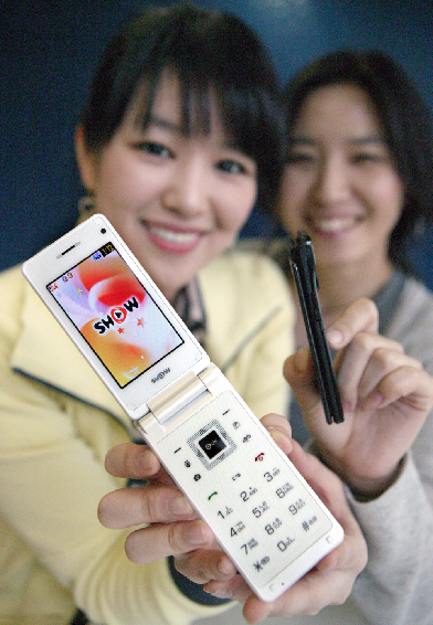 KTFT, 초슬림 폴더폰 '에버 엑스슬림' 출시 | 아주경제