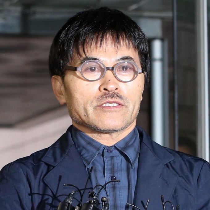 입장 밝히는 박준 아주경제