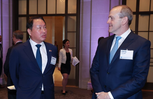 [포토] 'SMR 협력사' 테라파워 대표와 만난 최태원 SK회장 | 아주경제