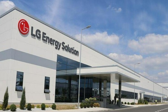 [종합] 캐즘에도 '선방'...LG에너지솔루션, 3분기 영업이익 4483억원 | 아주경제